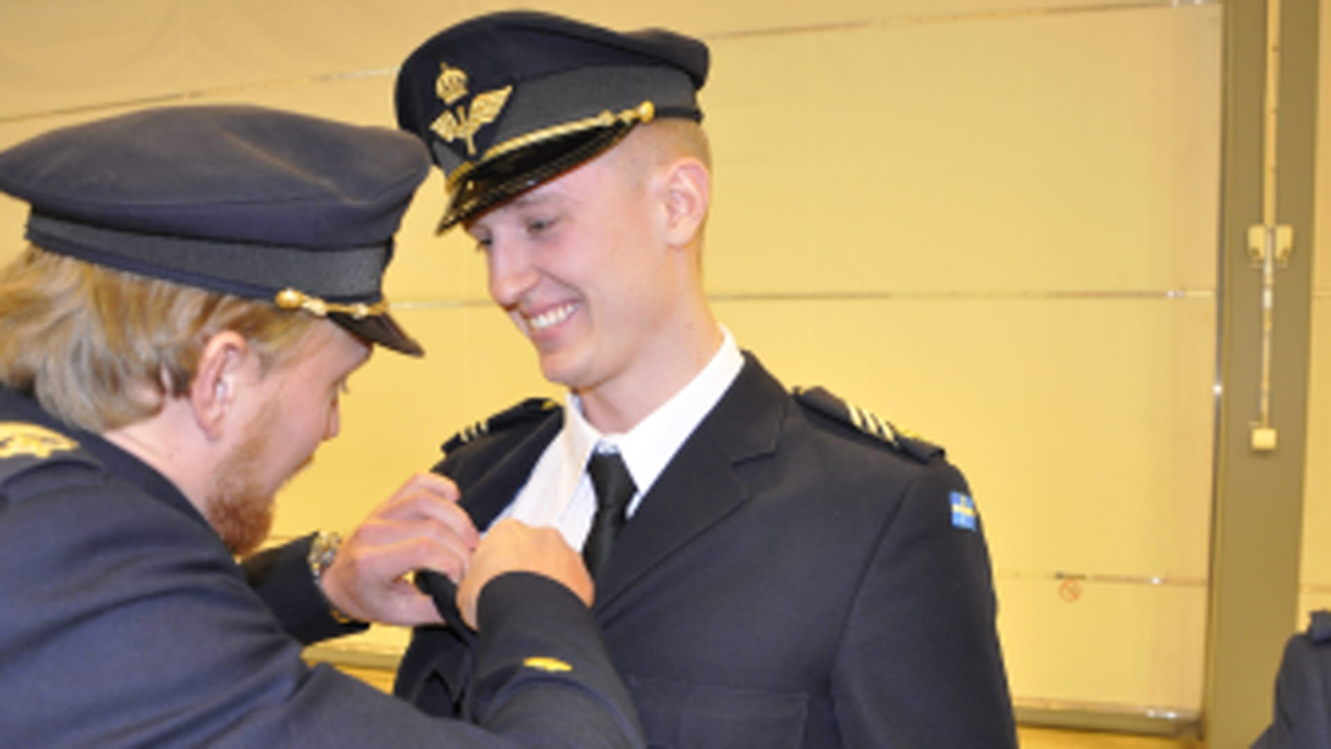 Nya piloter fick sin guldvinge - Försvarsmakten