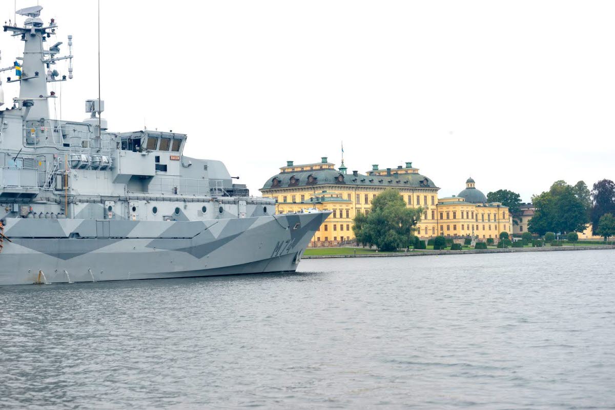 Salutskjutning från HMS Kullen vid prinsdopet - Försvarsmakten