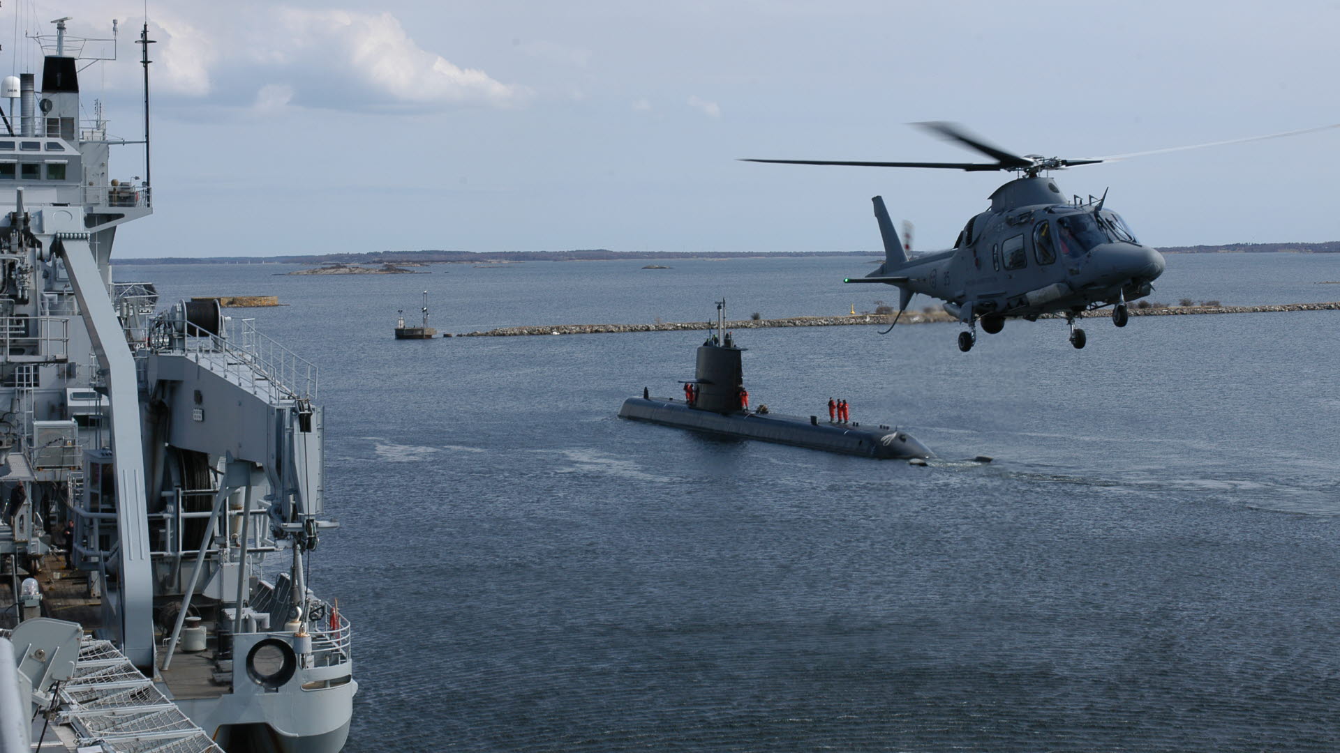 Sjöfartsskydd med helikopter - Försvarsmakten