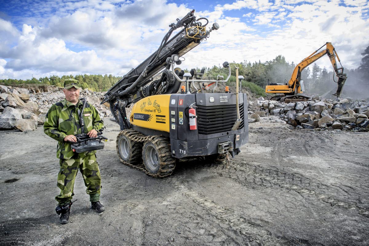 Därför tar Lars-Magnus uniformen till jobbet - Försvarsmakten