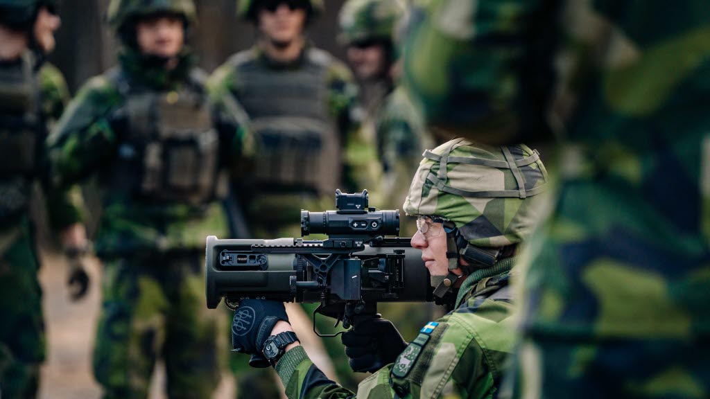 GRG 18 - Nytt vapensystem i händerna på nya sergeanter i norr ...