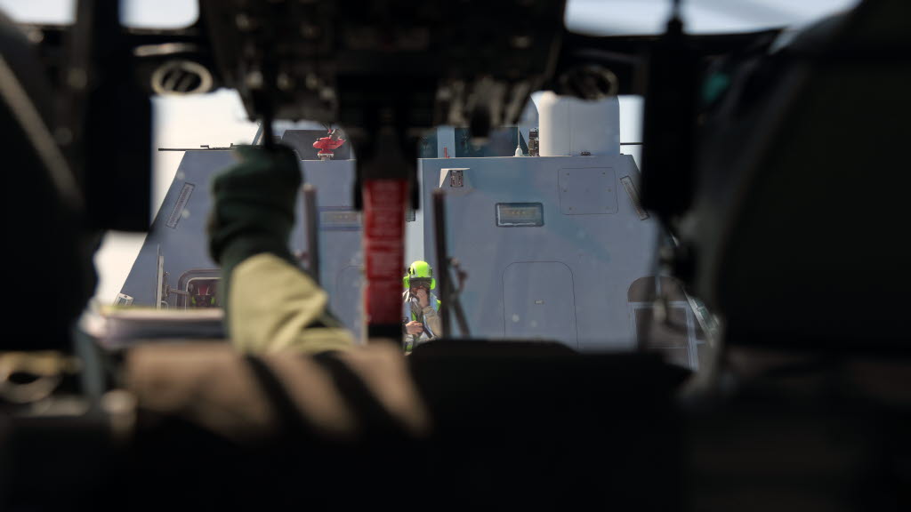 Helikopter ombord stärker sjöövervakningen - Försvarsmakten