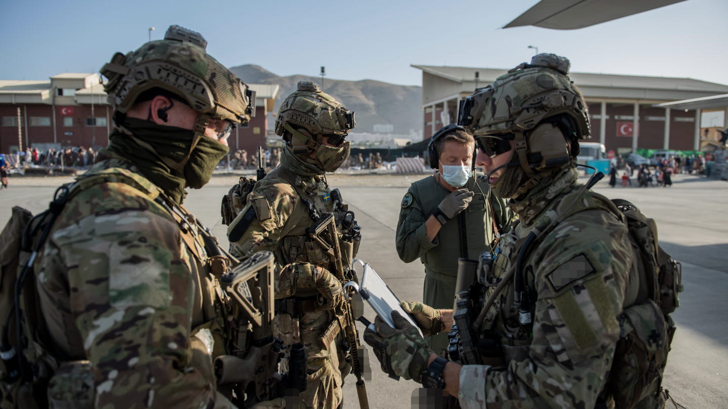 A operator from boat troop, G squadron , 22 SAS on a counterterrorism ...