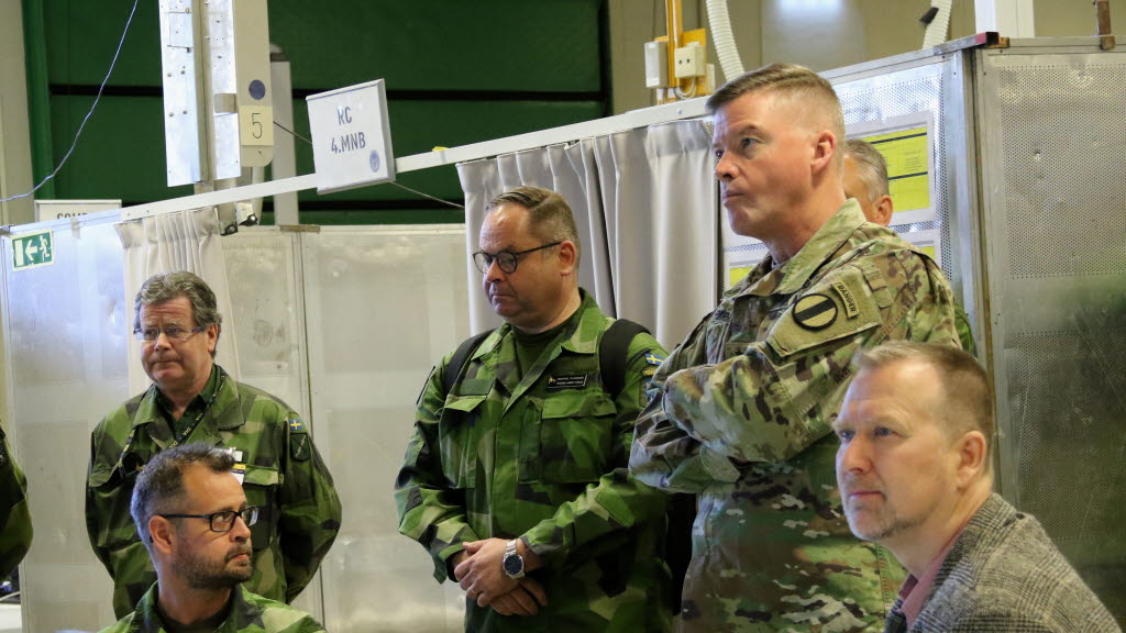 Amerikansk general besökte Enköping och övningen CJSE 17 - Försvarsmakten