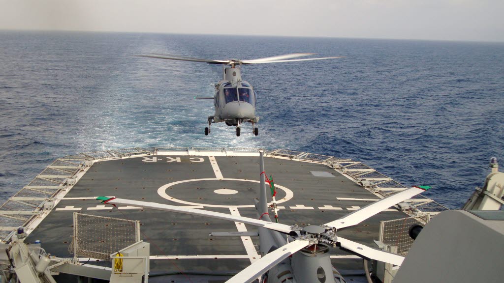 Jubileum för första helikoptermissionen till havs - Försvarsmakten