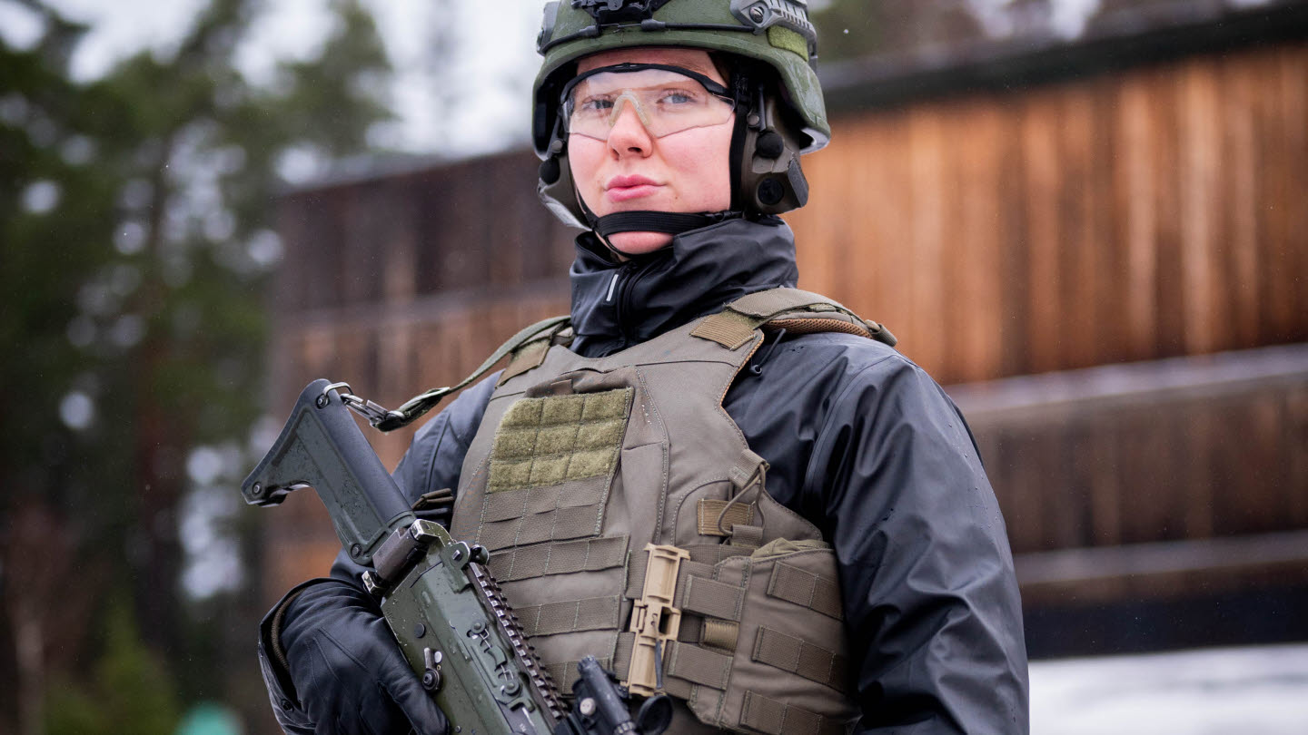Först på Livgardet med nya kroppsskyddet - Försvarsmakten