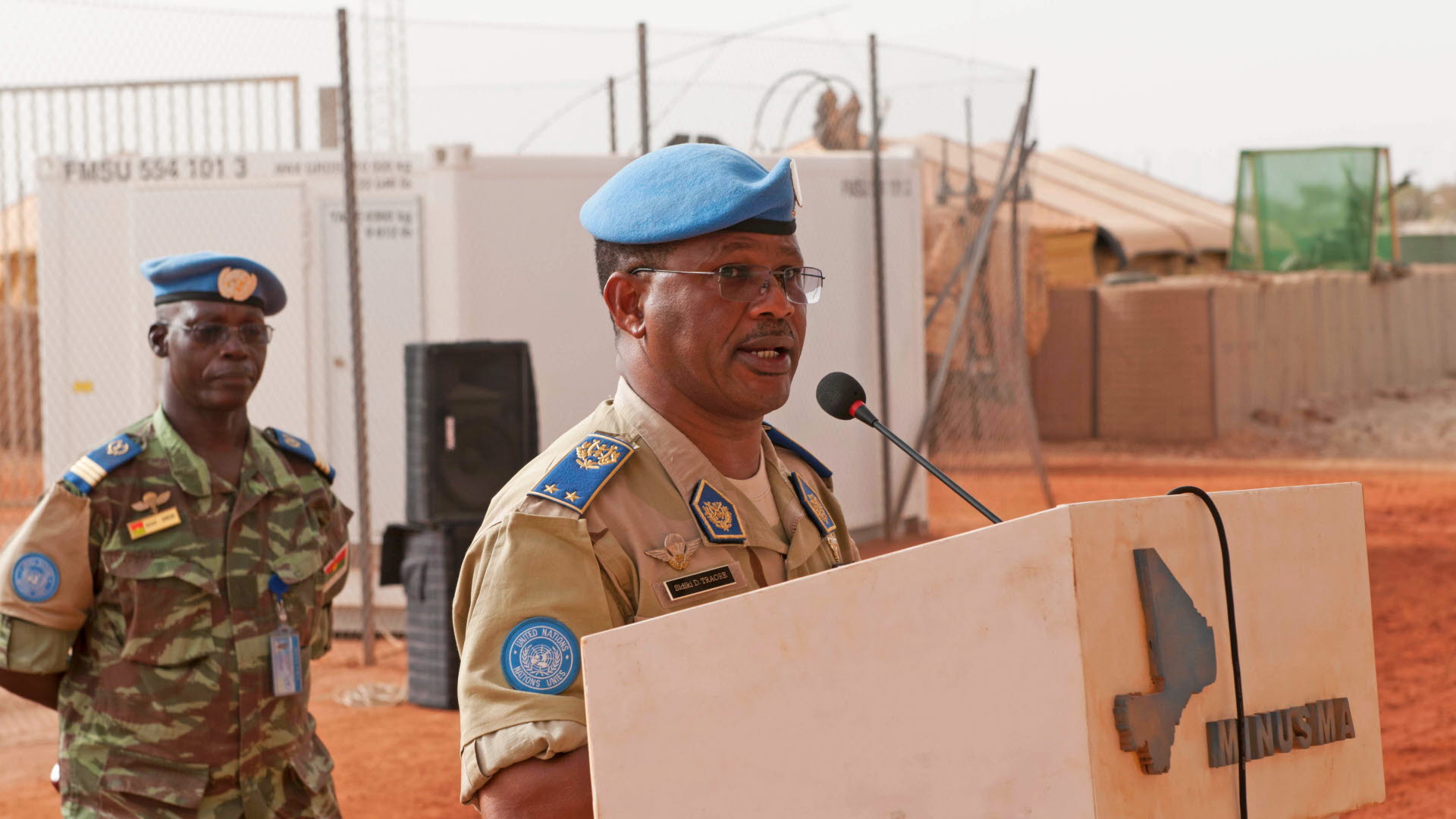 Överlämning under Afrikas stekande sol - Försvarsmakten