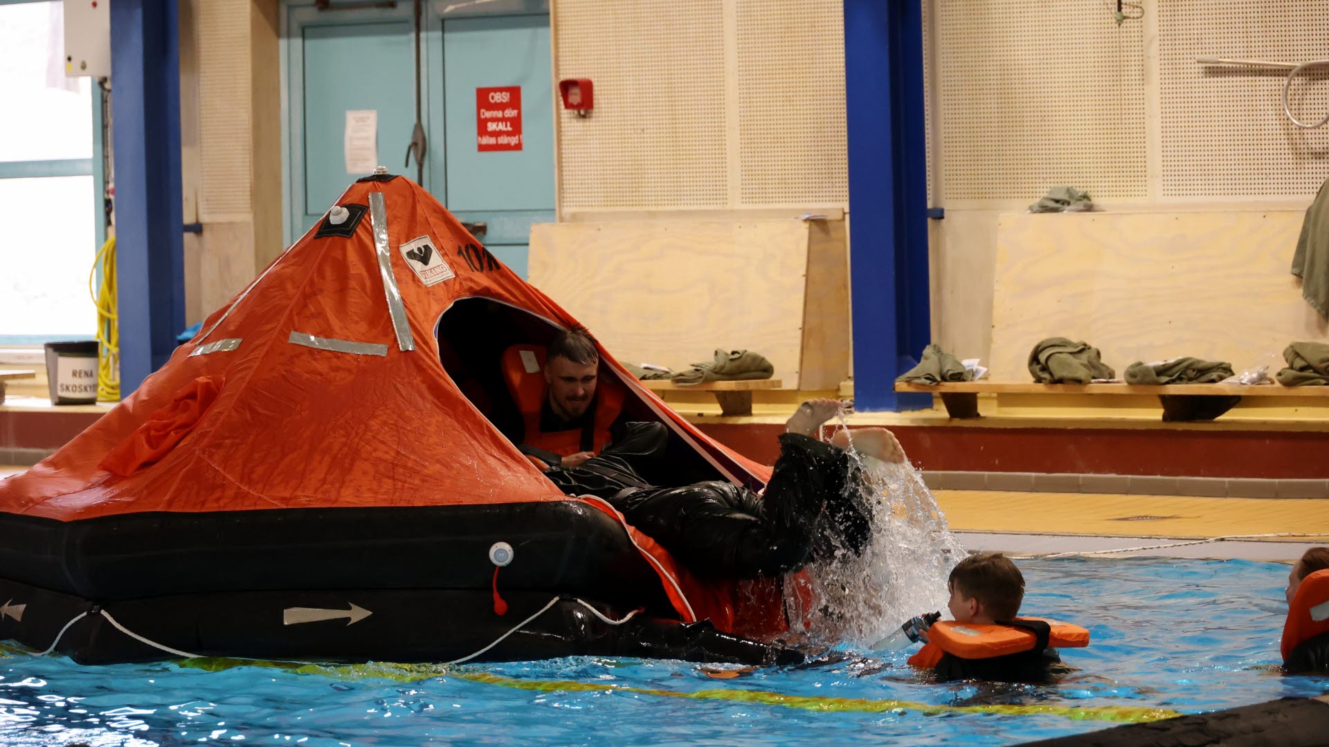 Framtida chefer rustar sig för fysiska utmaningar - Försvarsmakten