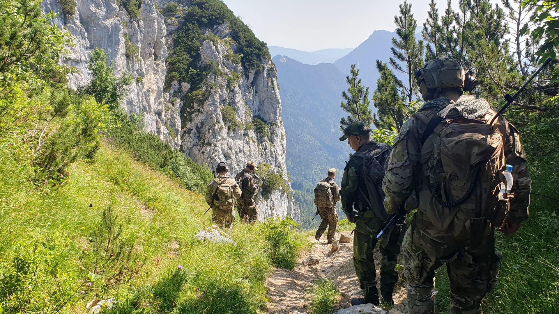 Swedish JTAC exercised in taxing Alpine environment - Swedish Armed Forces