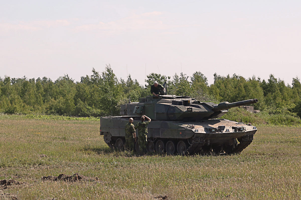 Swedish main battle tank “Stridsvagn 122” on site in Ukraine - Swedish ...