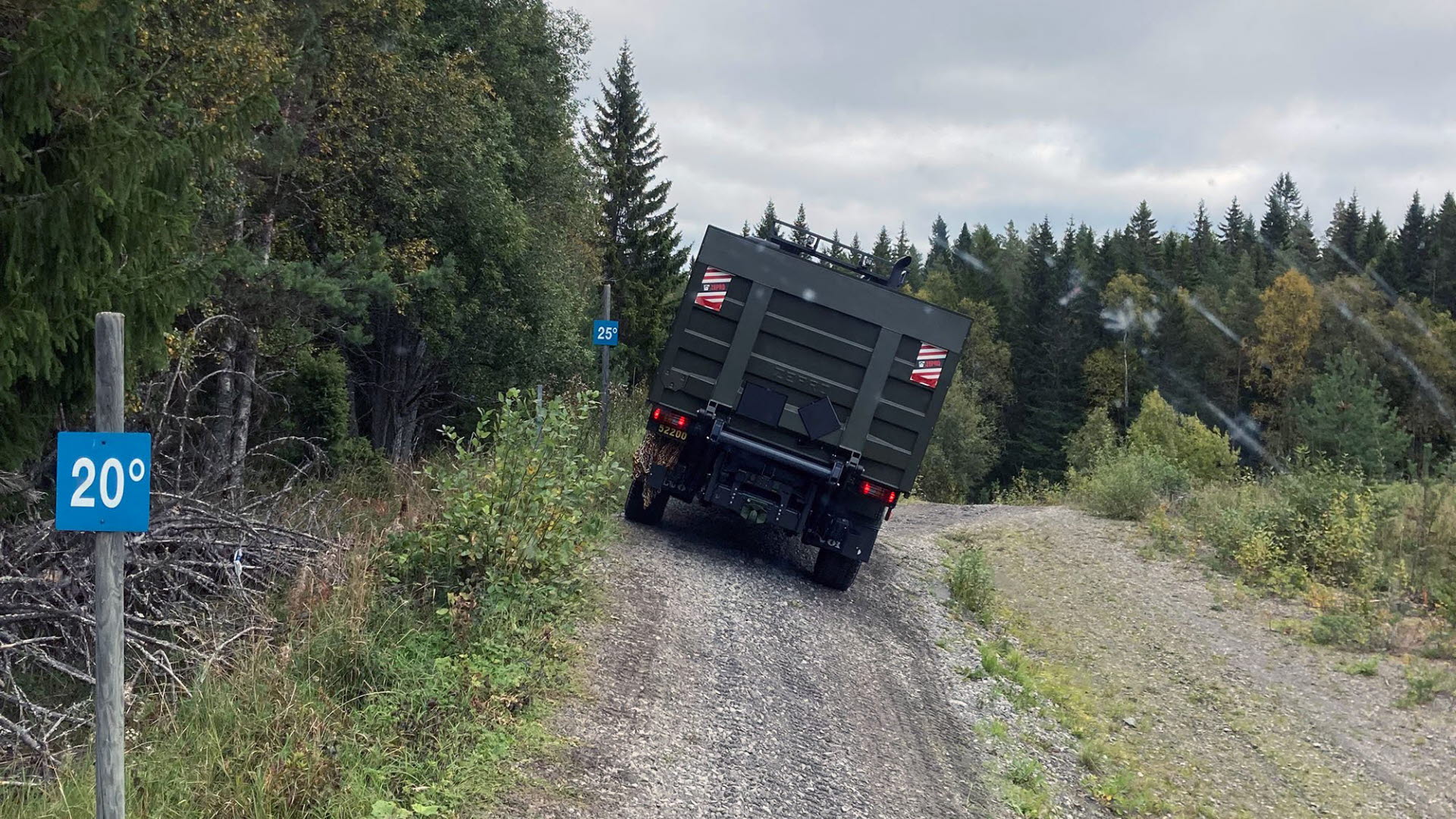 Nya flaklastbilar på rull - Försvarsmakten