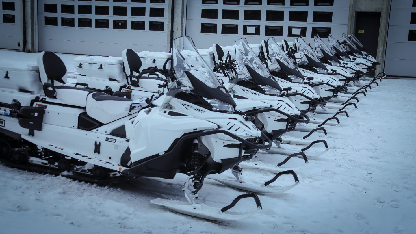 Hundra nya snöskotrar levererade till jägarna - Försvarsmakten