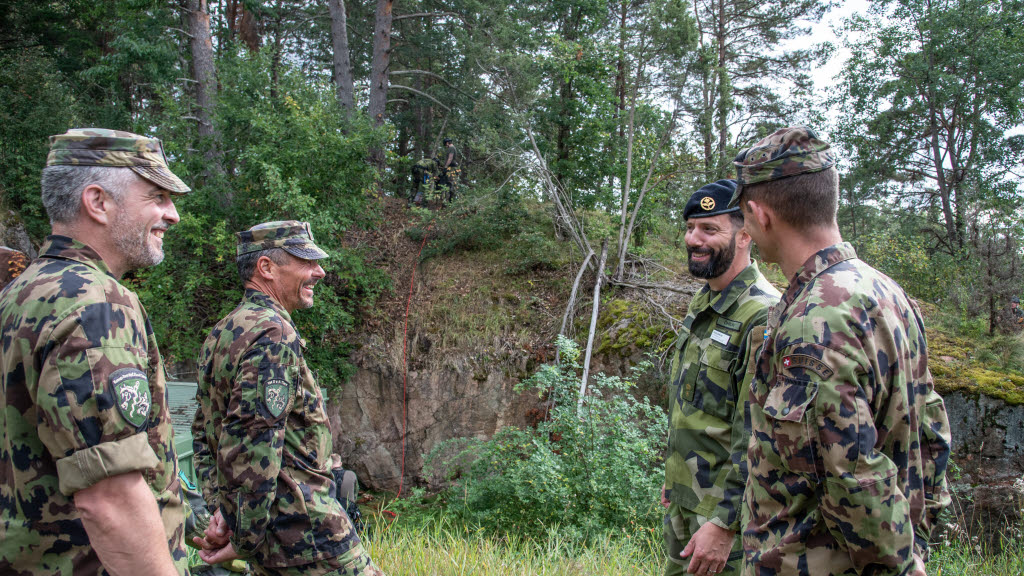 FHTE besöktes av schweiziska kollegor - Försvarsmakten