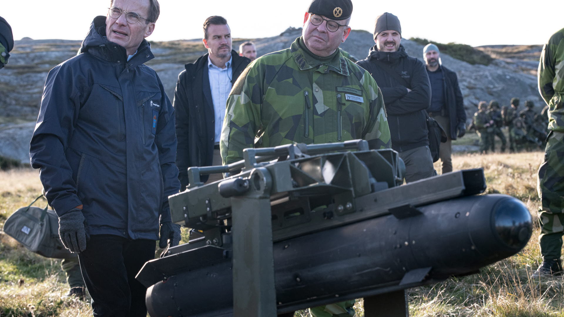 Historiskt när ÖB Michael Claesson och statsminister Ulf Kristersson ...