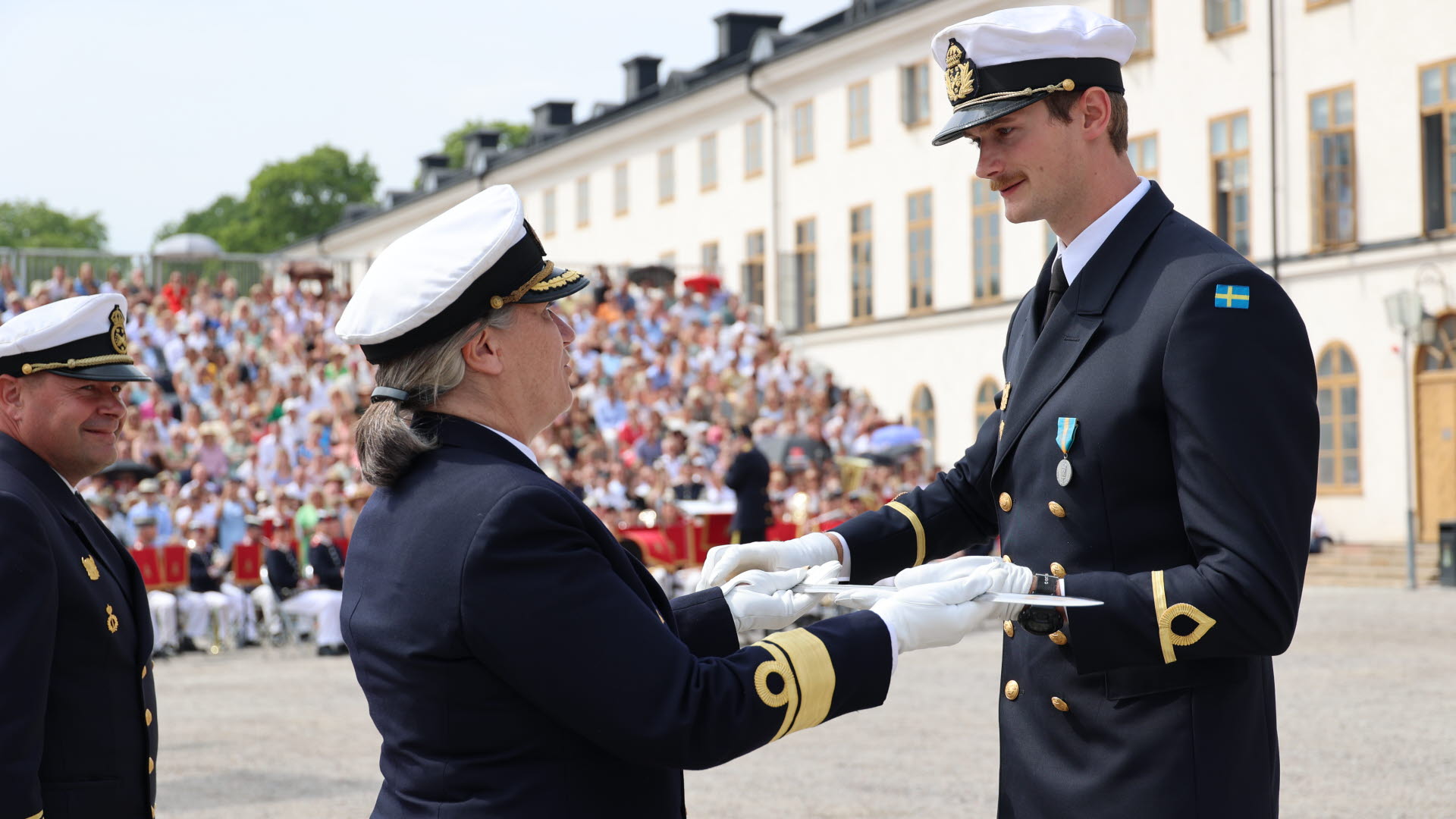 Från kadett till officer, ett stolt och välbehövligt kliv in i ...