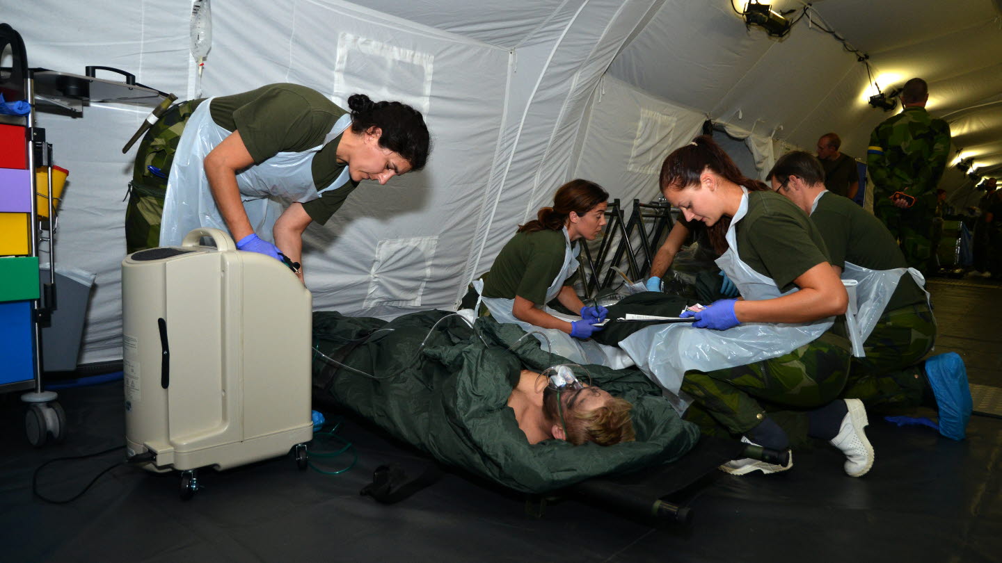 Kvalificerad sjukvård på 24 000 fot - Försvarsmakten