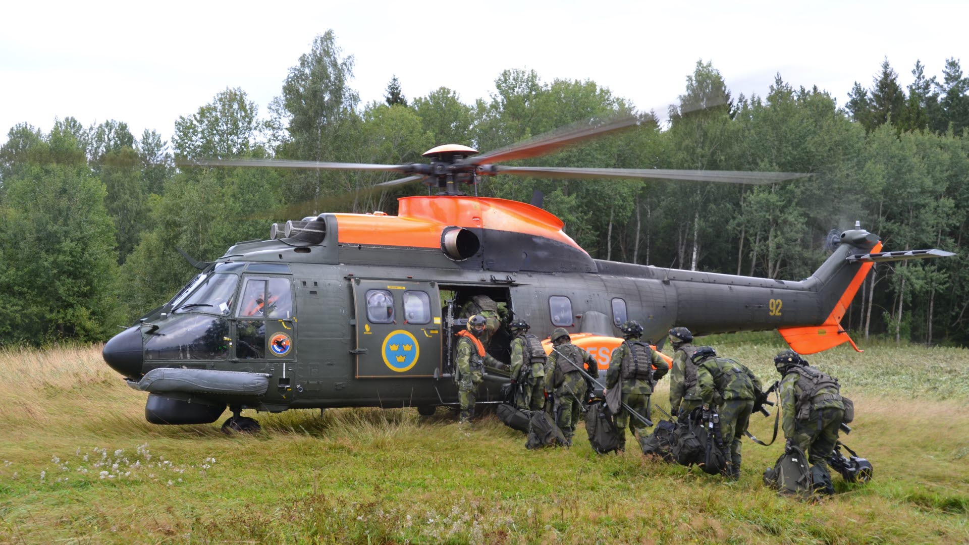 Helikopter 10 vinkar farväl - Försvarsmakten