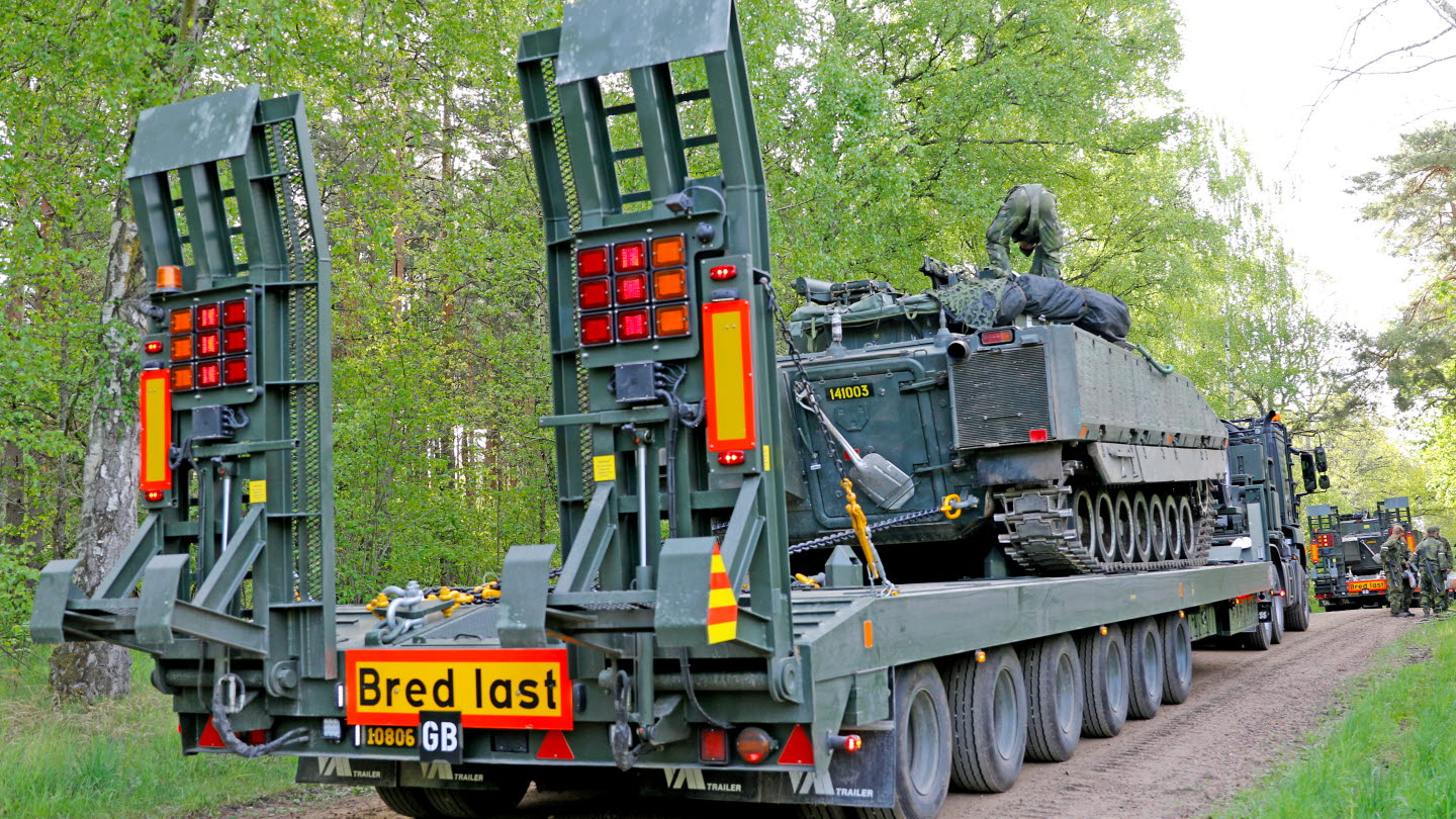 Våreld - konsten att flytta tunga fordon över stora ytor - Försvarsmakten