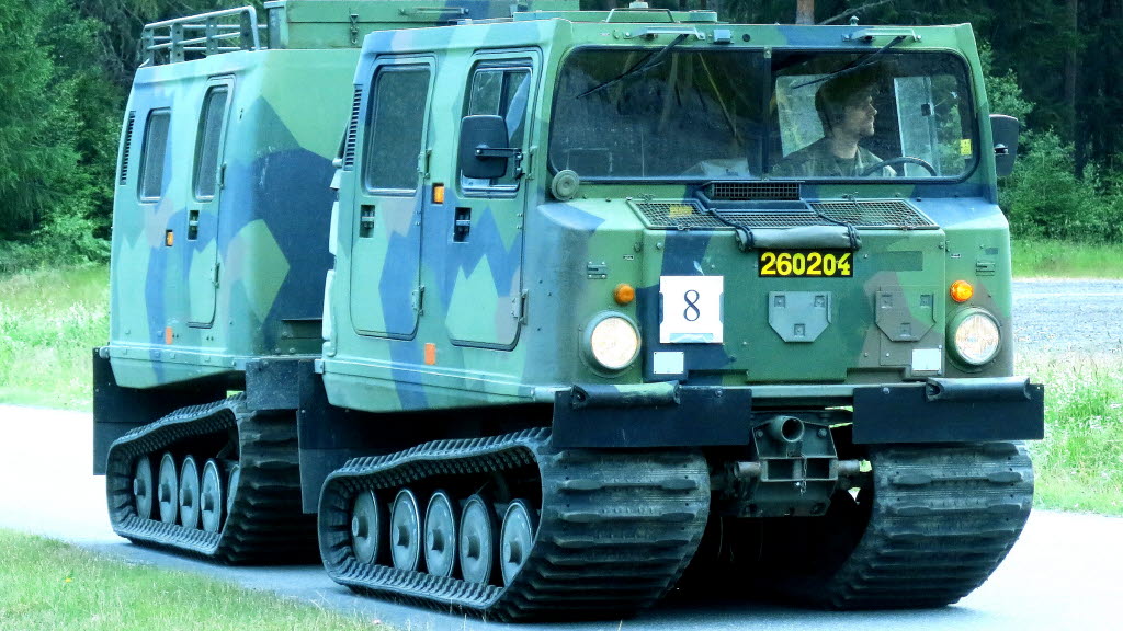 Bilkåren utbildar bandvagnsförare - Försvarsmakten