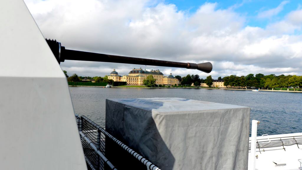 Salutskjutning från HMS Kullen vid prinsdopet - Försvarsmakten