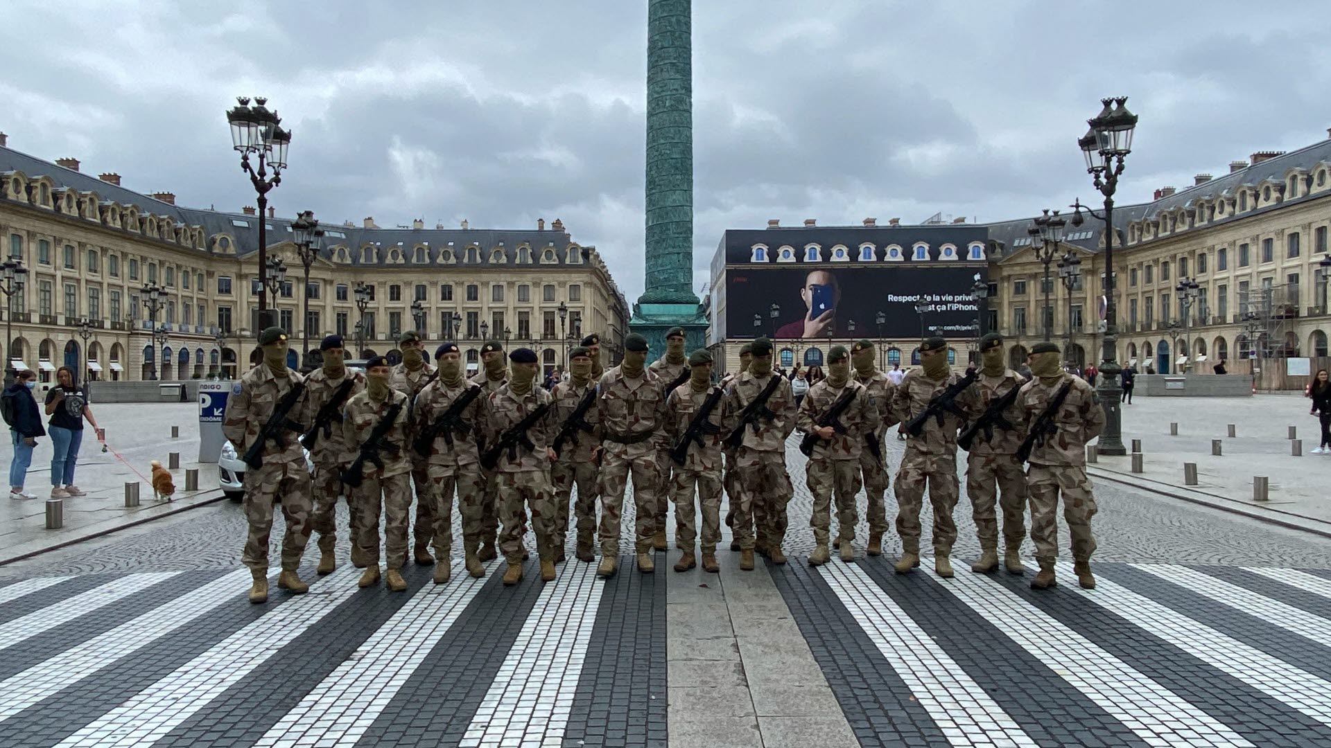 Svenska soldater först i paraden på nationaldagen - Försvarsmakten