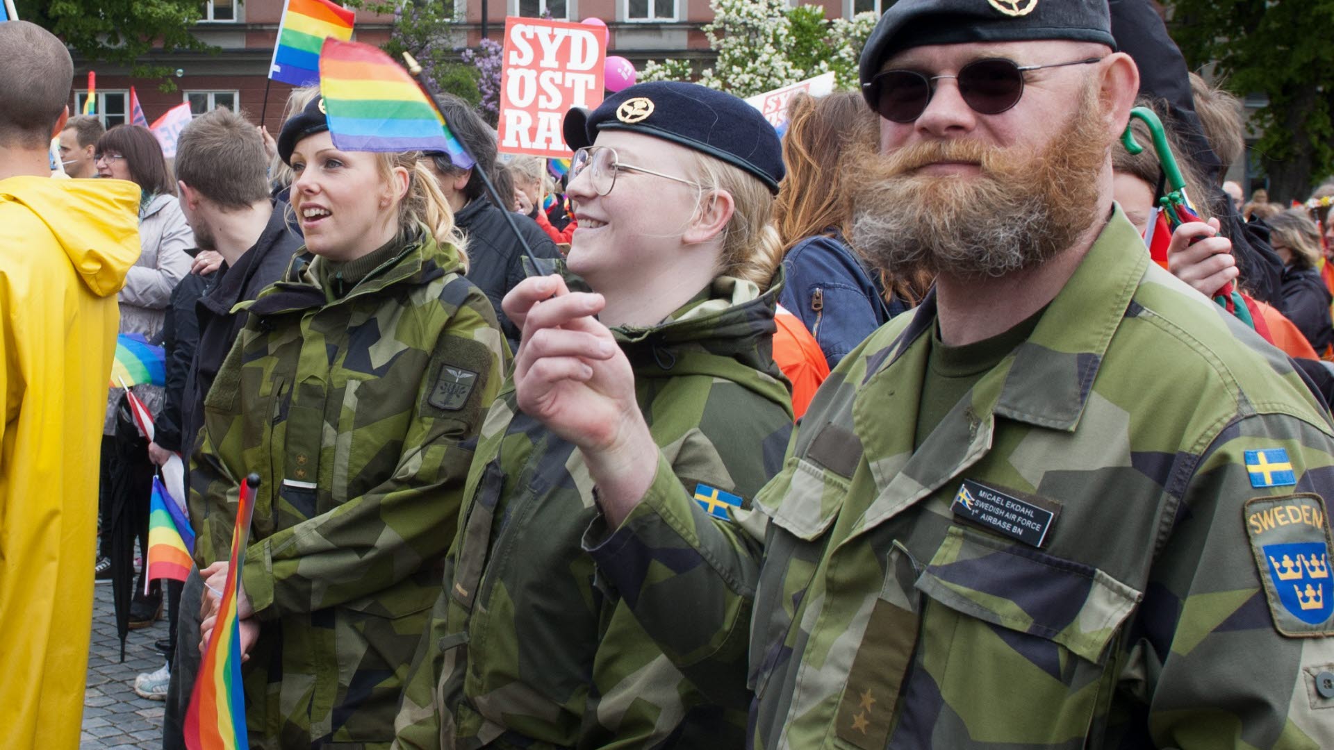 F 17 Deltog I Prideparaden Försvarsmakten