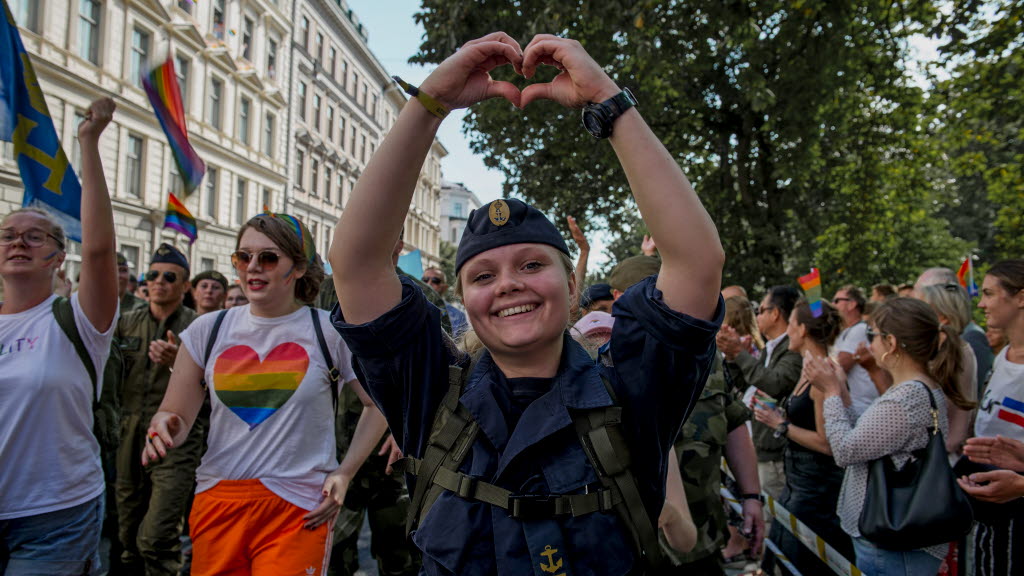 Rekordstort Deltagande För Försvarsmakten I Prideparaden Försvarsmakten