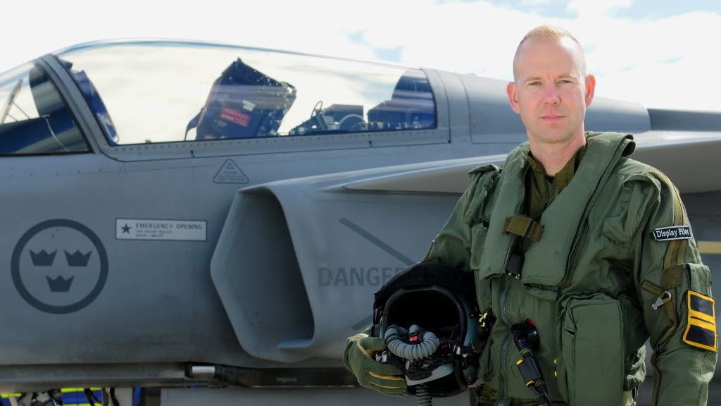 Henrik jobbar bland molnen - Försvarsmakten