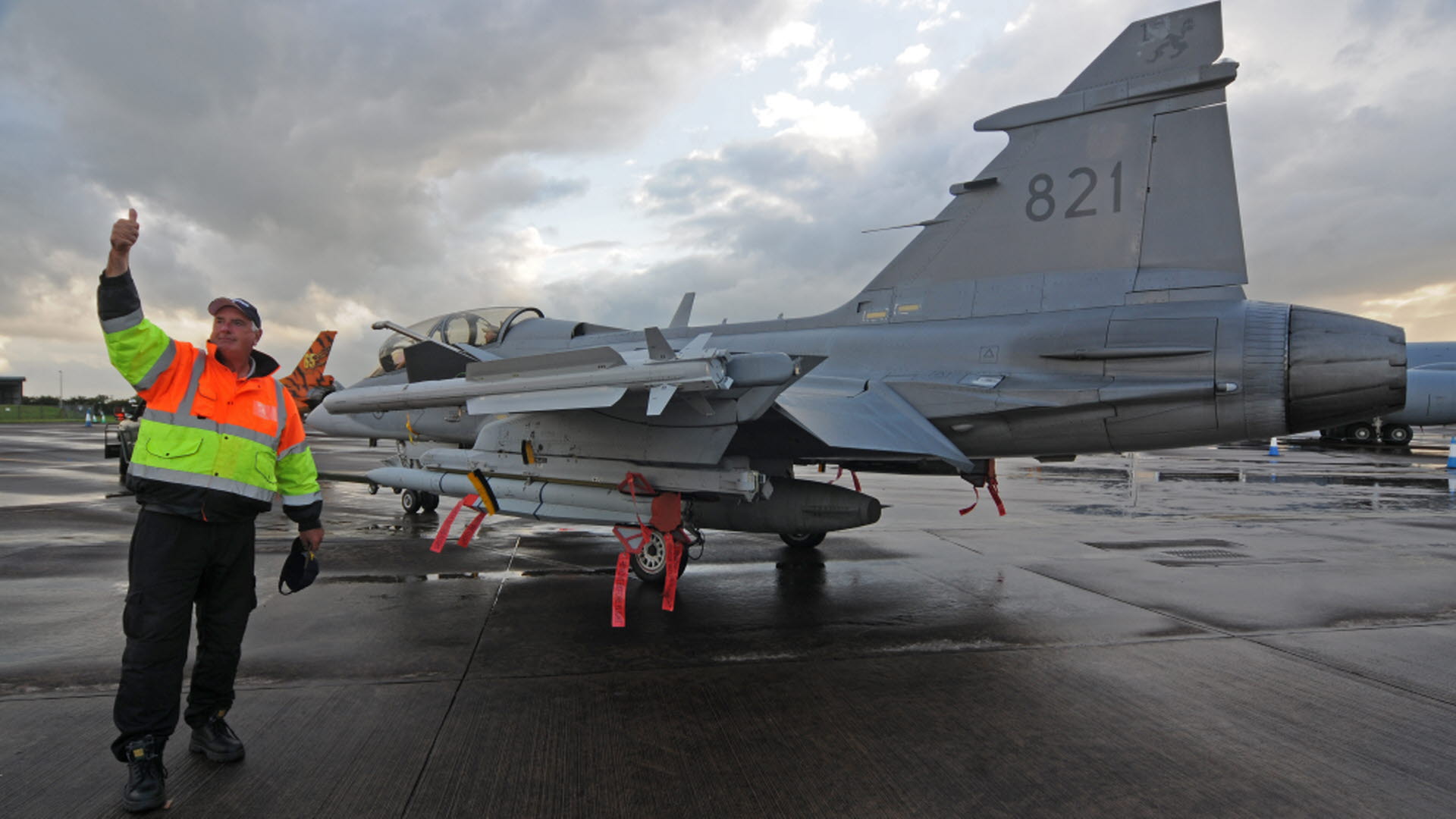 Teamwork bakom prisad flyguppvisning - Försvarsmakten