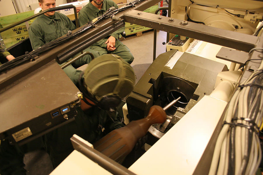 Efterlängtat möte med stridsvagn - Försvarsmakten