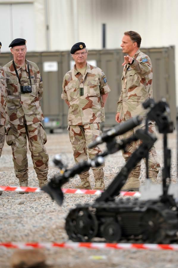 Carl XVI Gustaf Inviger Camp Monitor I Afghanistan F rsvarsmakten carl-xvi-gustaf-inviger-camp-monitor-i-afghanistan-f-rsvarsmakten