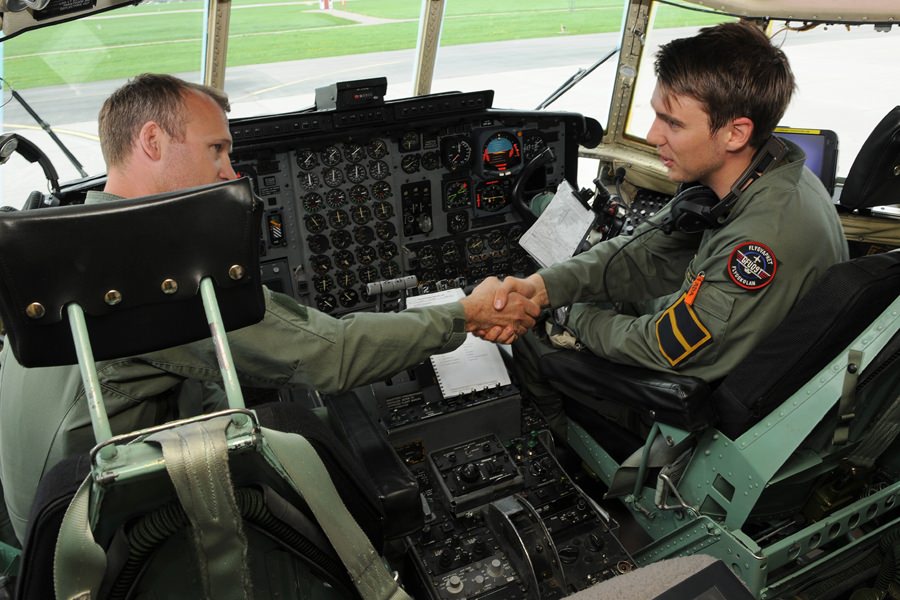 Vingar till nya piloter - Försvarsmakten