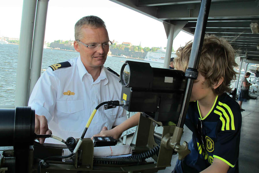 Stort intresse då HMS Carlskrona gästade Stockholm - Försvarsmakten
