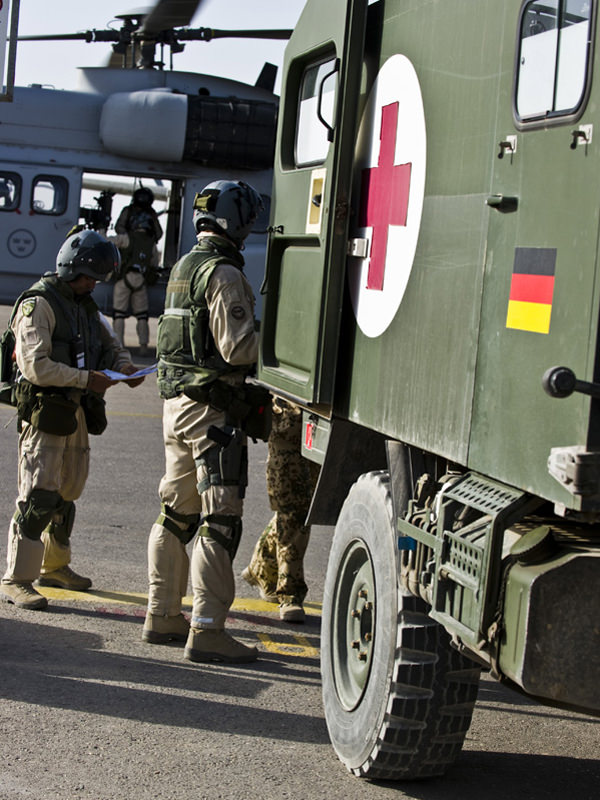 Obruten vårdkedja med svenska helikoptrar - Försvarsmakten