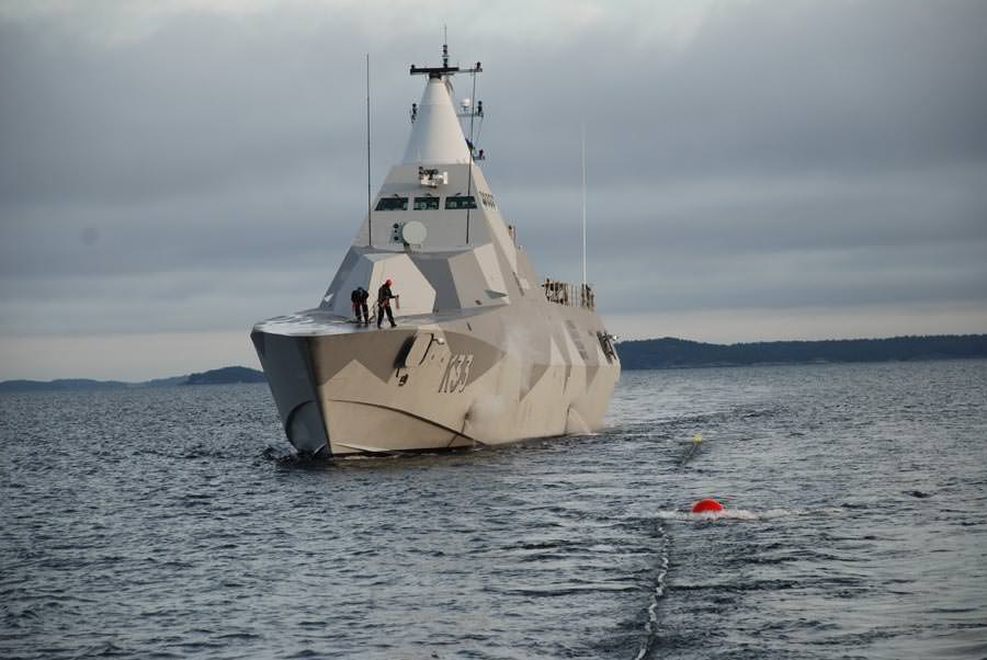 Visbykorvetter bunkrar till sjöss - Försvarsmakten