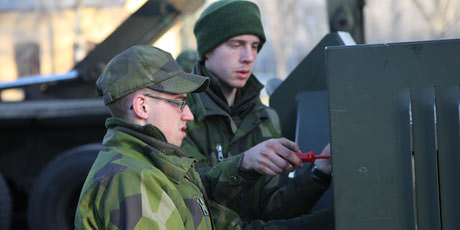 Mekaniker – en bristvara - Försvarsmakten