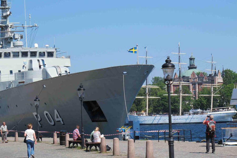 Stort intresse då HMS Carlskrona gästade Stockholm - Försvarsmakten