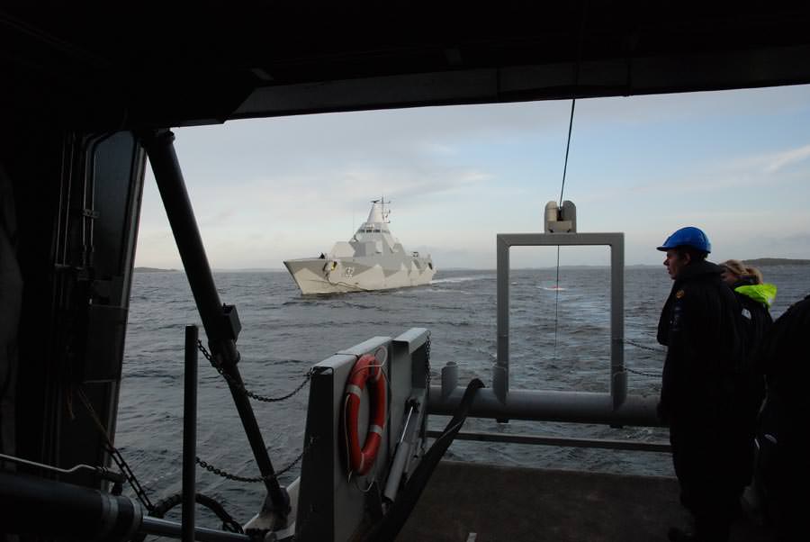 Visbykorvetter bunkrar till sjöss - Försvarsmakten