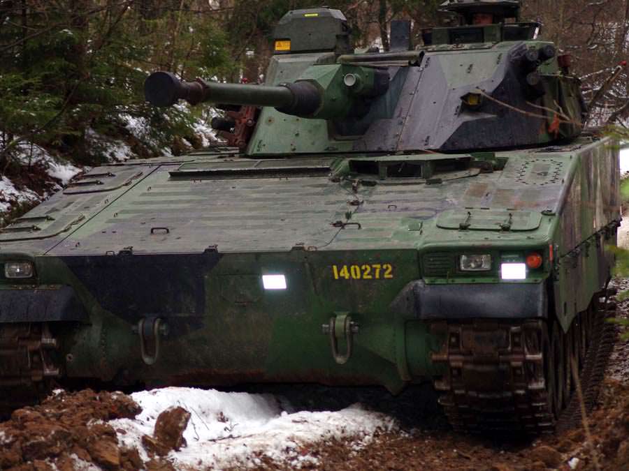 Kompentent personal utbildas på stridsfordon 90 - Försvarsmakten