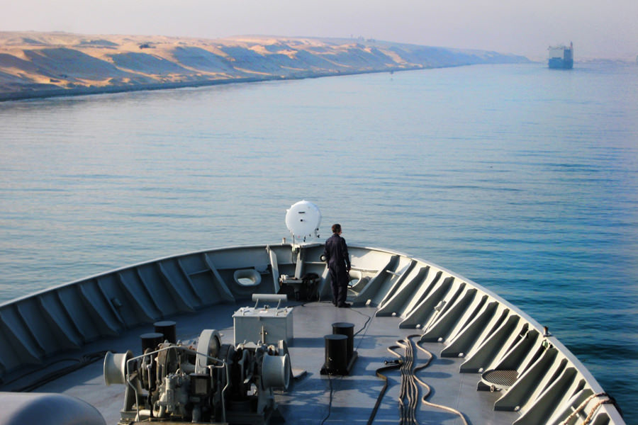 HMS Carlskrona passerade Suezkanalen - Försvarsmakten