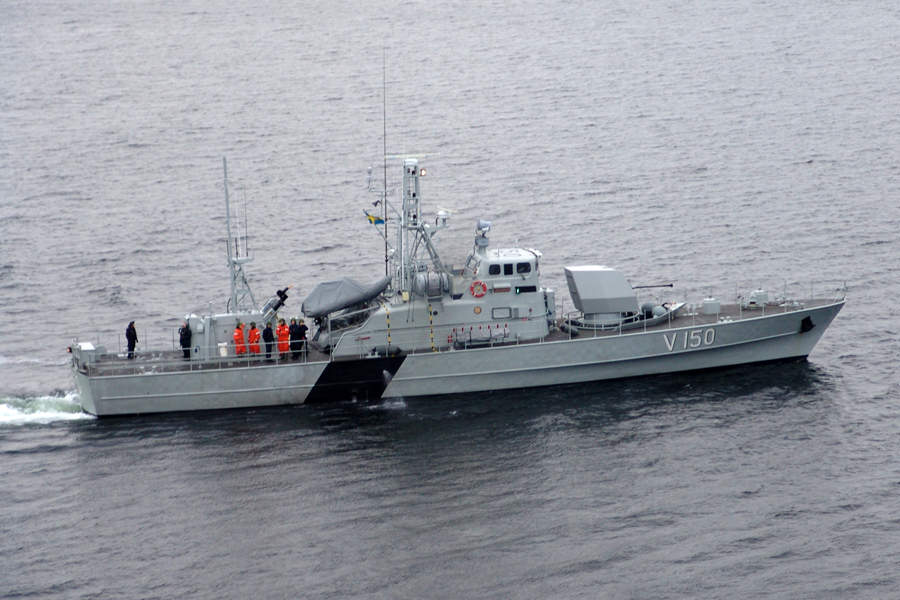 HMS Jägaren i sjöräddningsinsats - Försvarsmakten